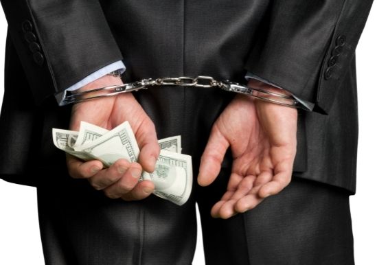 Esquema De La Estafa y El Abuso De Confianza - Carlos Felipe Law Firm